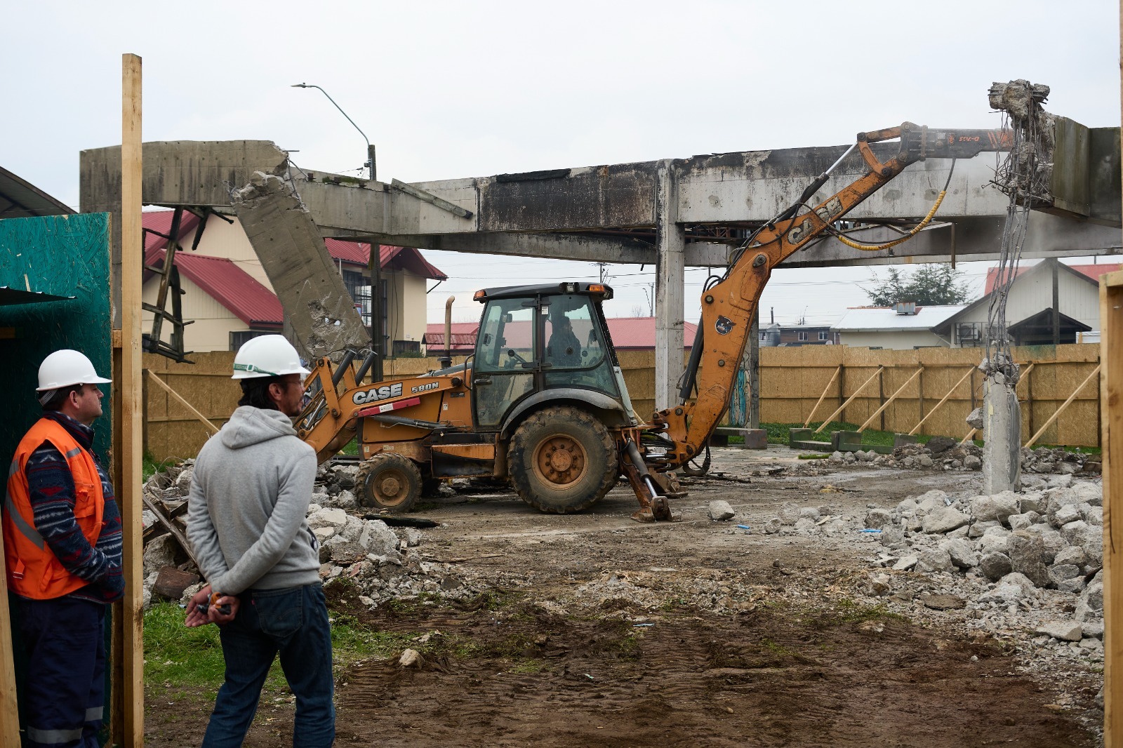 Dan inicio a demolición de estructura ubicada en la rotonda de Yáñez Zavala y Pablo Neruda ...